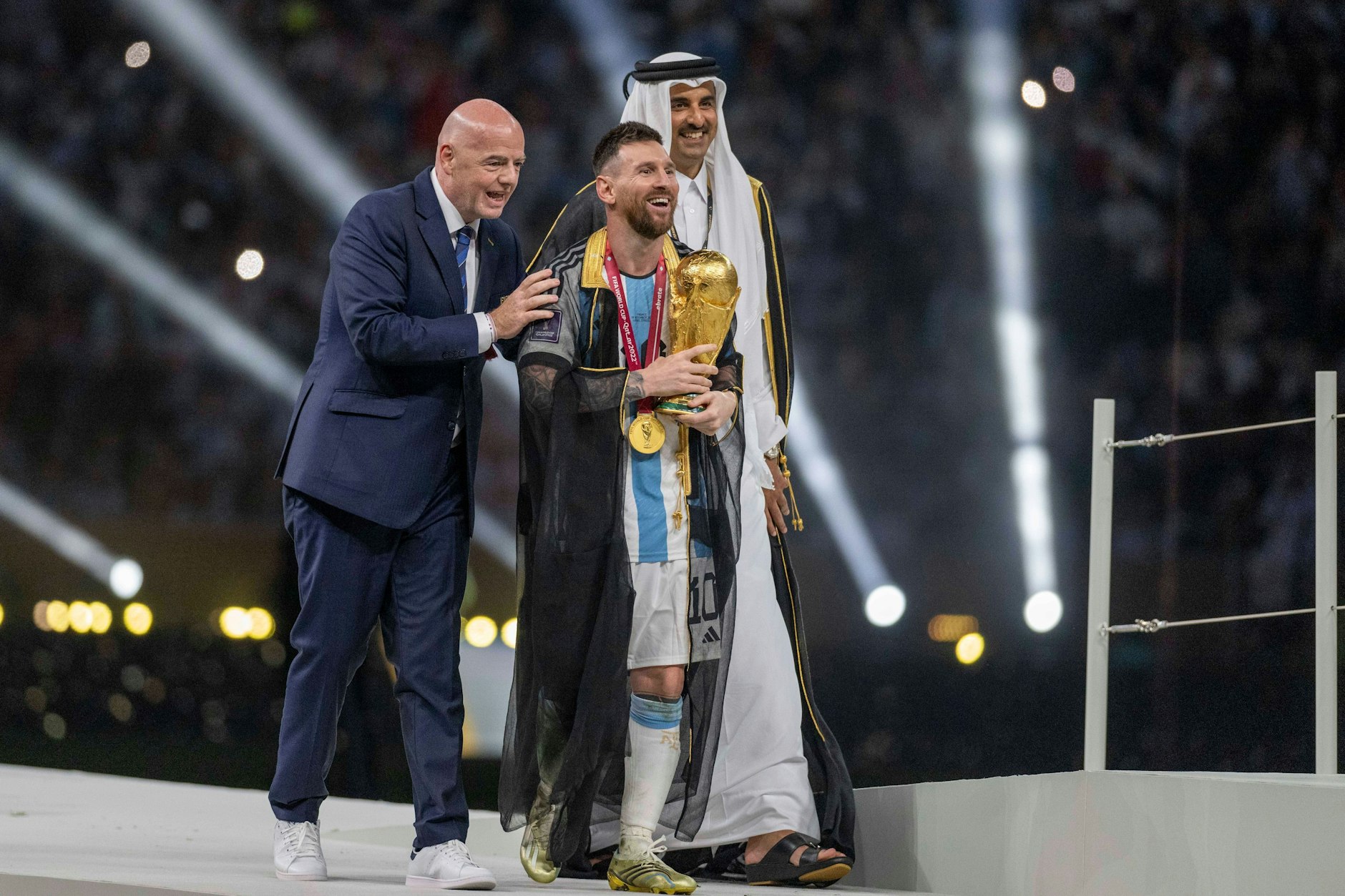 Was soll der Bischt? Messis arabisches Gewand sorgt für Verwunderung ...