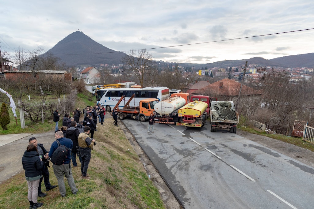 Serben protestieren erneut im Kosovo: Tausende auf der Straße