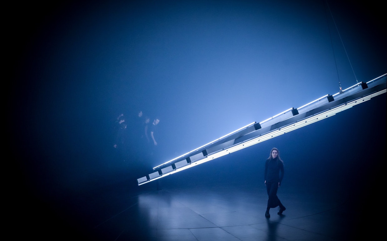 Aufmarschoper: Ulrich Rasche inszeniert „Leonce und Lena“ am Deutschen ...