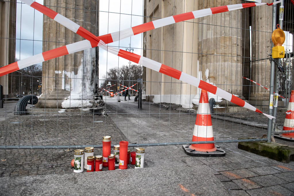 Nach Todes-Crash in Berlin: Brandenburger Tor soll besser geschützt ...