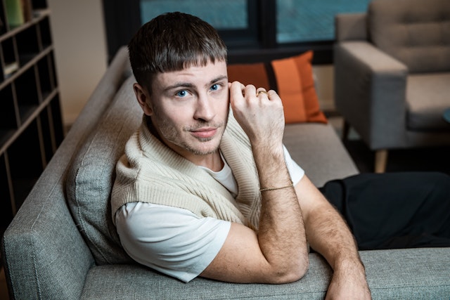 Jannik Schümann über seine Verbindung zum Holocaust-Überlebenden Karl ...