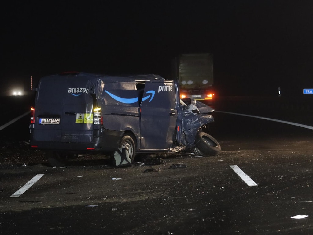Dramatische Szenen auf südlichem Berliner Ring: Mann meterweit durch die Luft geschleudert – und ...