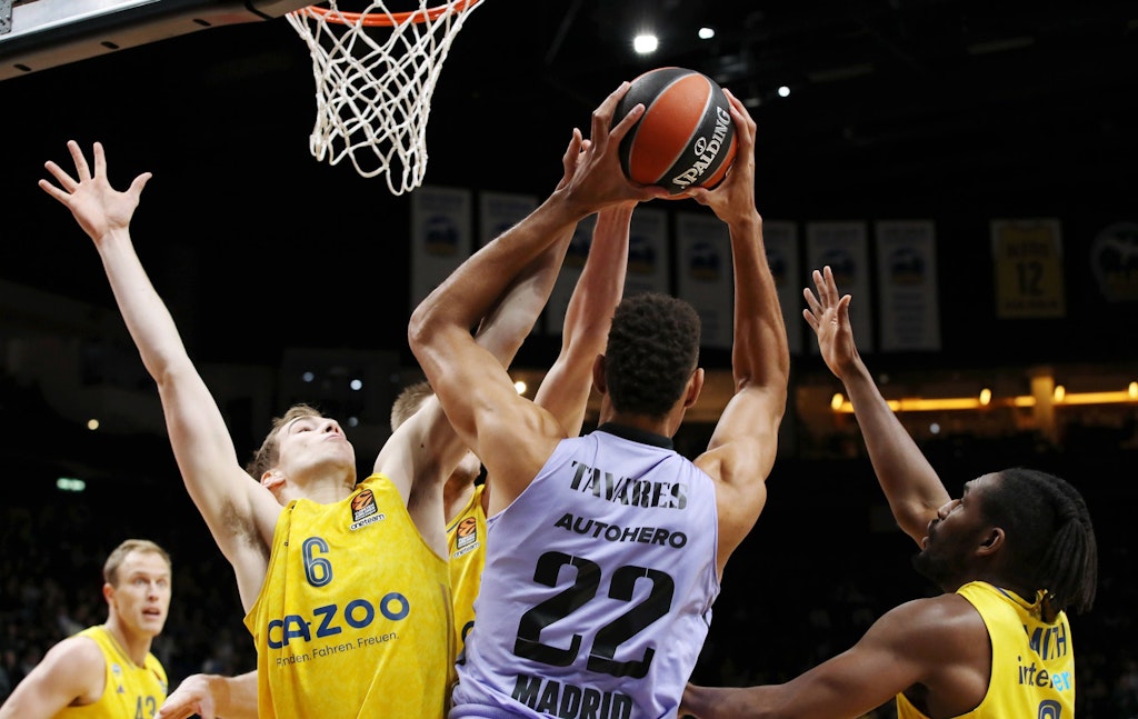 Beeindruckend unbeeindruckt: Malte Delow hat bei Alba Berlin seine ...