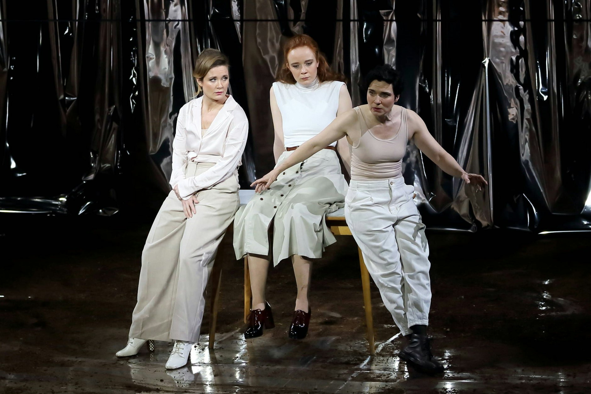 Erzählte Emanzipation: „Dschinns“ im Gorki und „Das Ereignis“ im BE