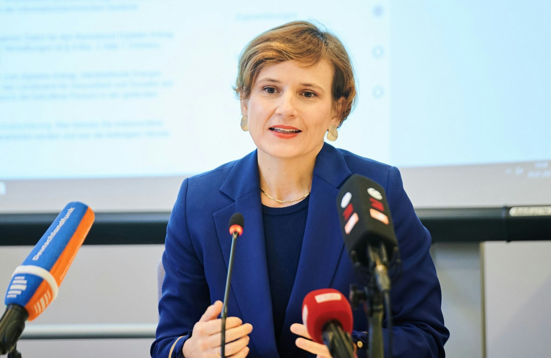 Kipping: Berlin bemüht sich um Einreise für Erdbebenopfer