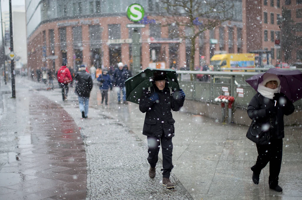 Schneeregen und Graupelschauer: Samstagabend wird es glatt in Berlin