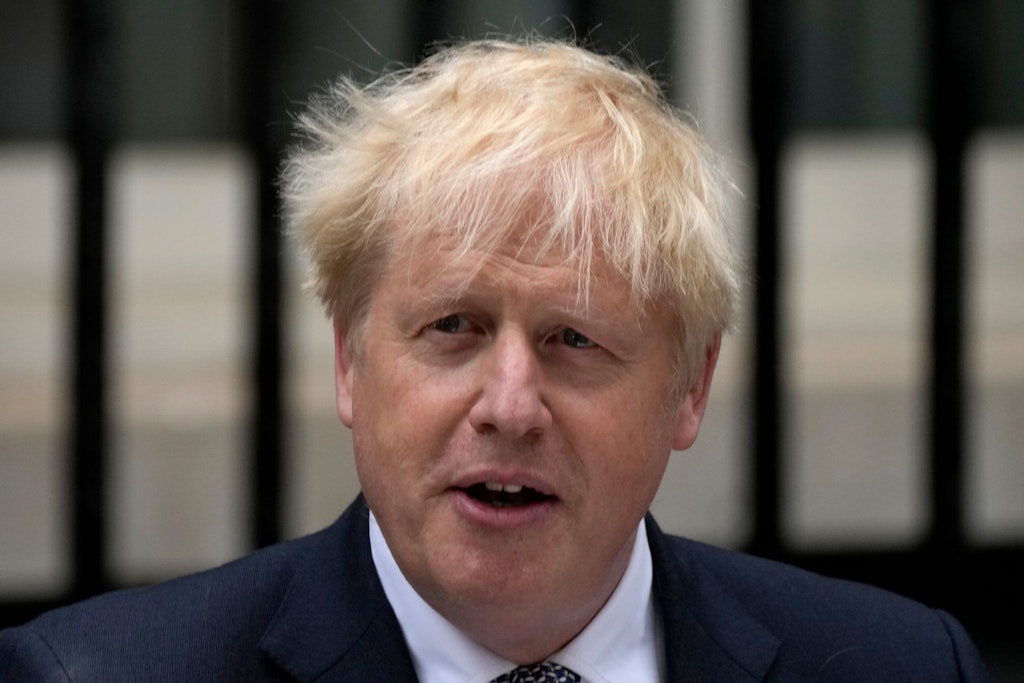 Kritik an Ehrung: Johnson will Vater zum „Sir“ ernennen lassen