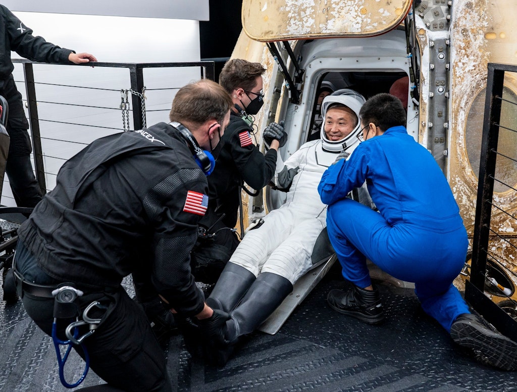 Rückkehr von der ISS: Vier Astronauten nach Monaten wieder auf der Erde