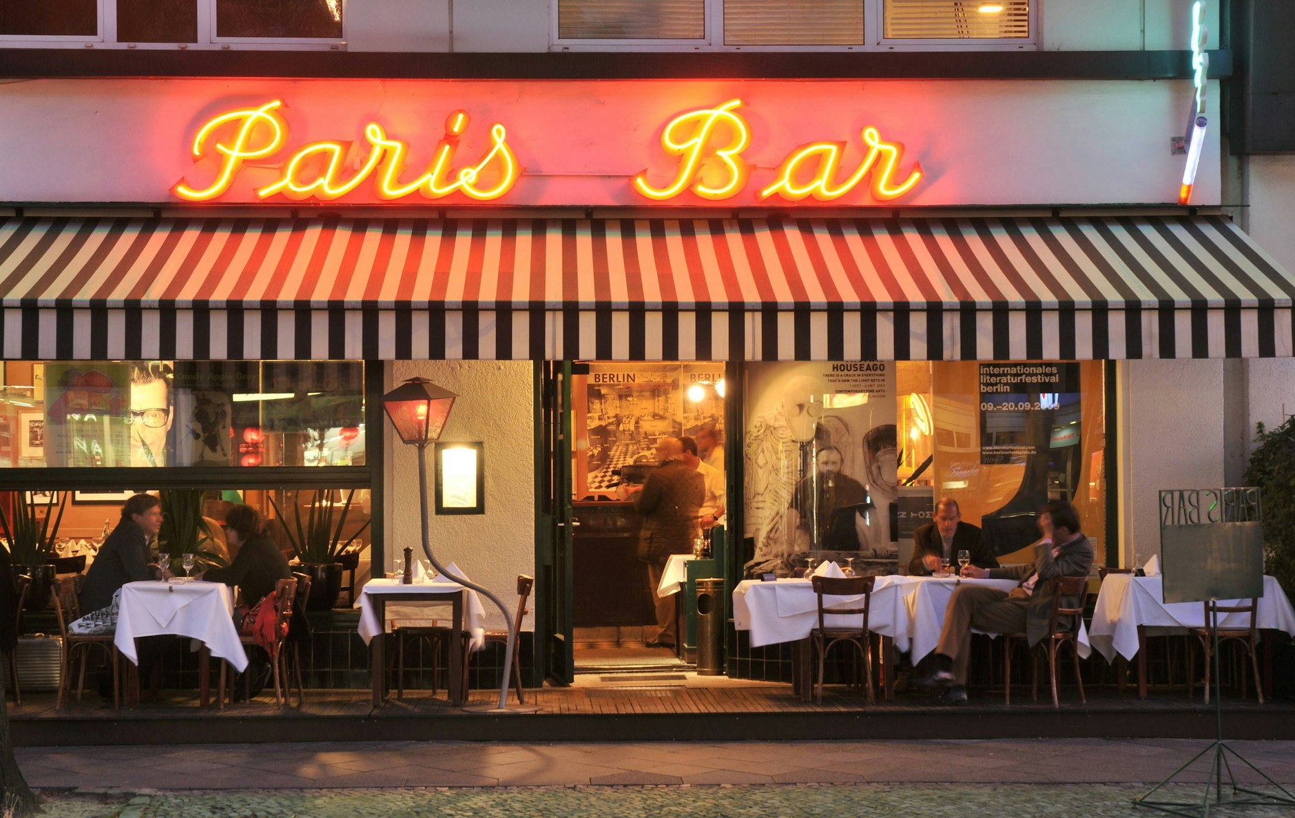 Paris Bar: Jetzt raucht Würthle im Künstlerhimmel eine Kippe mit ...
