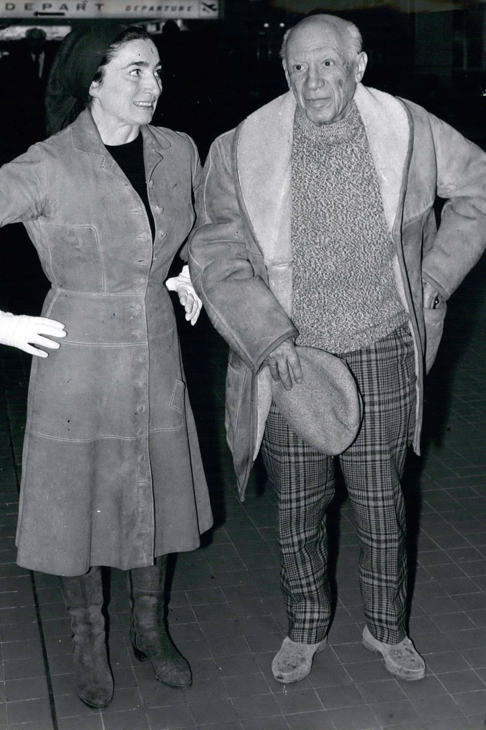 Ganz schön frech: Picasso-Gemälde auf gemusterter Tapete