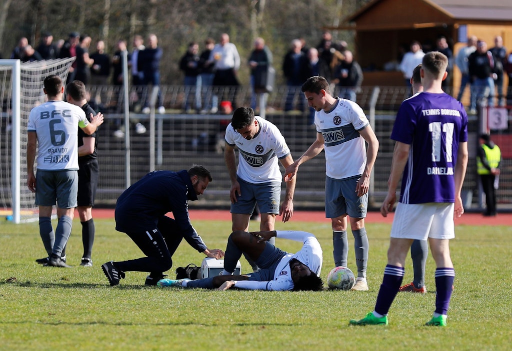 Zwei Spieler kaputt! BFC-Coach Heiner Backhaus kritisiert Fairplay ...