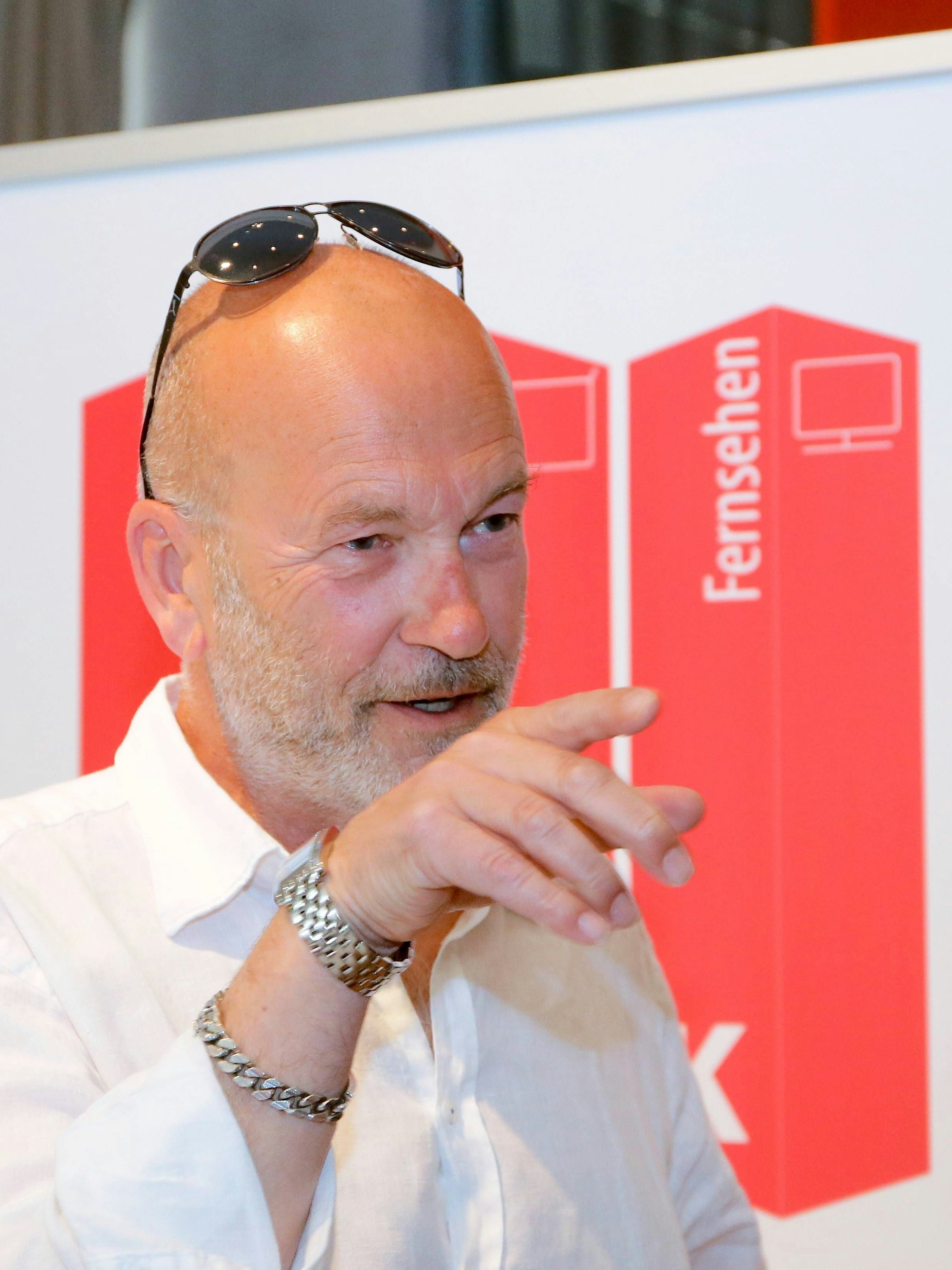 Dr. House im Fernsehturm: Im Aufzug des Berliner Wahrzeichens gibt es ...