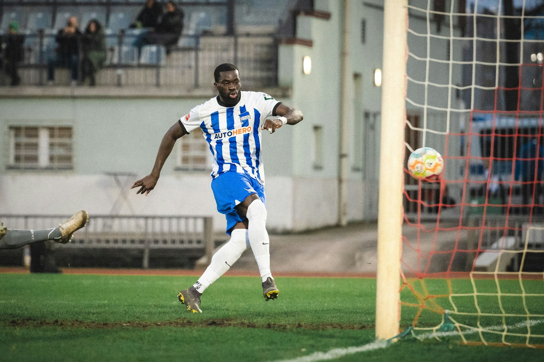 Hertha BSC siegt 5:1: Stürmer Willy Kanga trifft dreimal, jetzt winkt ...