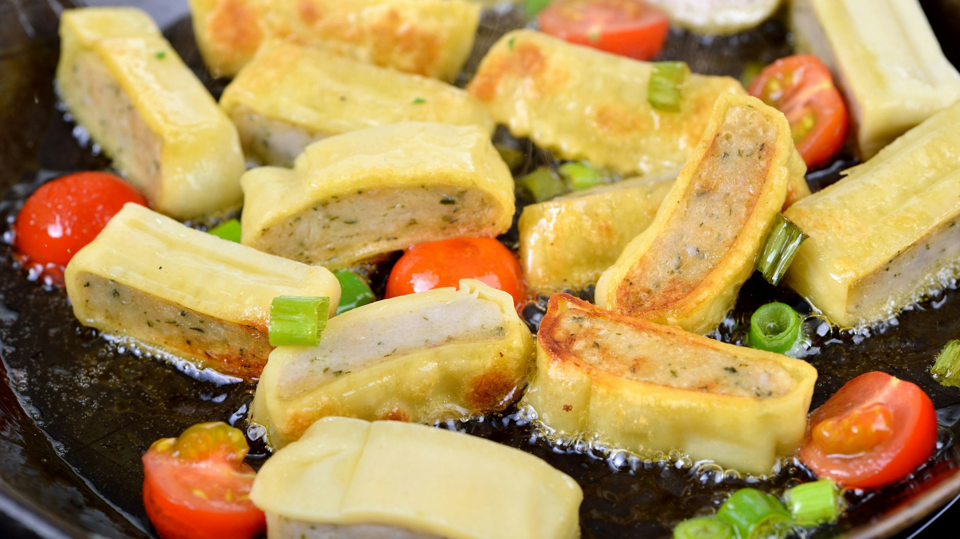 Rezept für bunte Maultaschen-Pfanne mit knackigem Gemüse