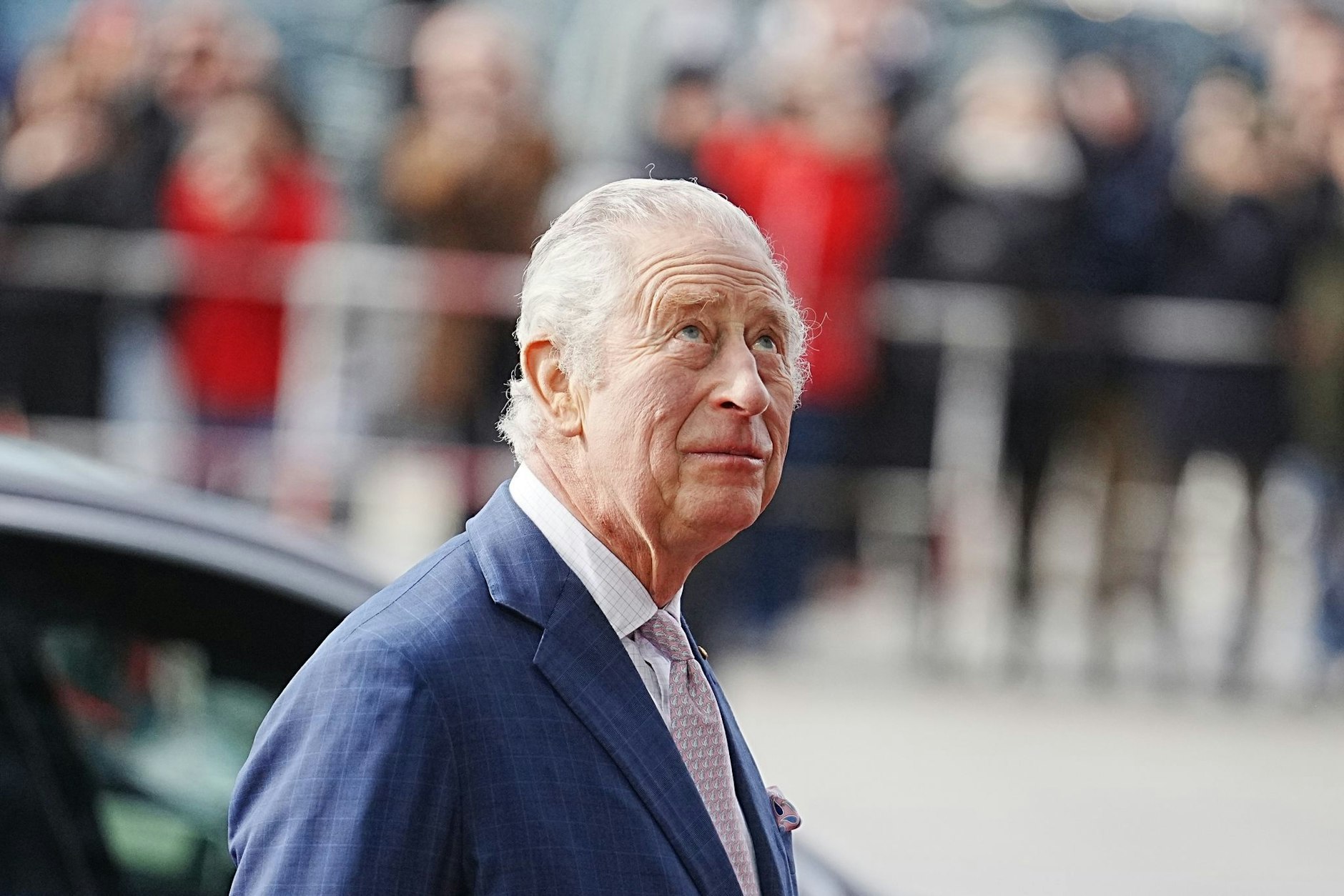 Charles und Camilla im Zug nach Hamburg aufgebrochen