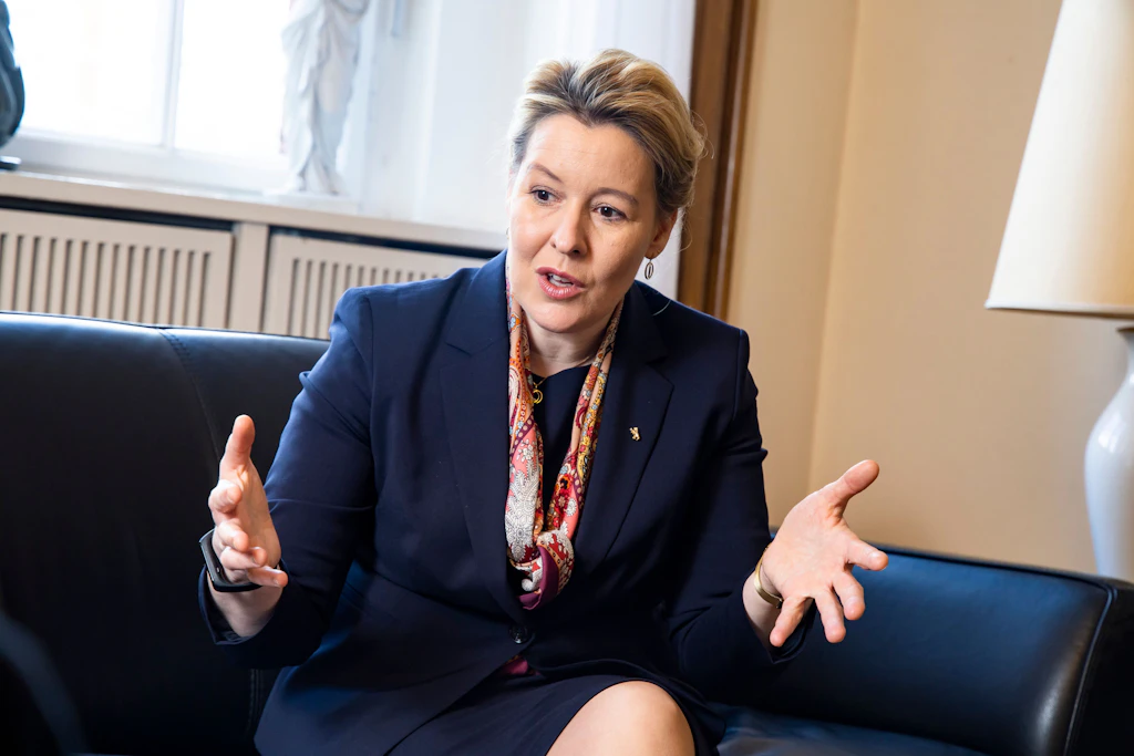 Franziska Giffey: Ich fühle mich mehr als Frau denn als Ostdeutsche ...