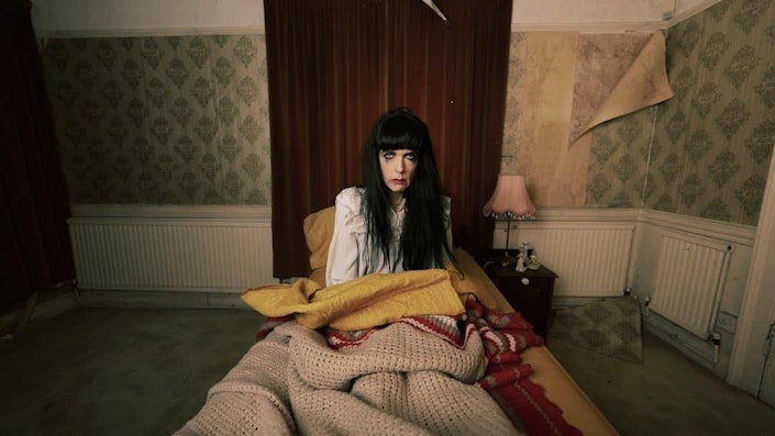 Frau heiratete Geist – jetzt will sie einen Exorzismus, weil ihr „Mann ...