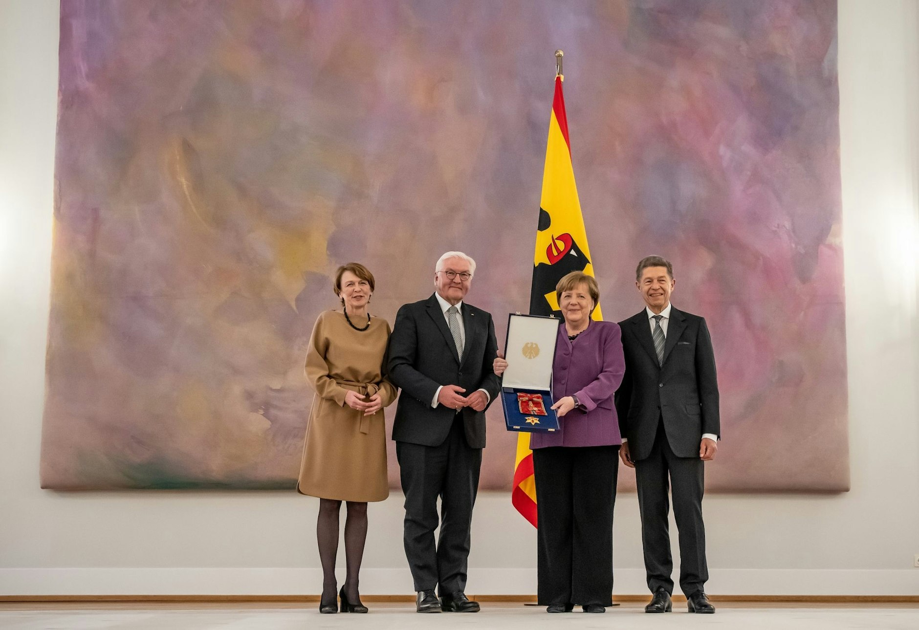 Steinmeier ehrt Merkel als „beispiellose Politikerin“