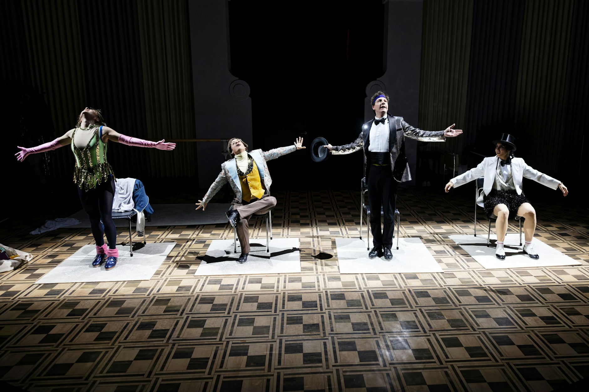 Zu doof zum Träumen: „House of Dance“ in der Schaubühne