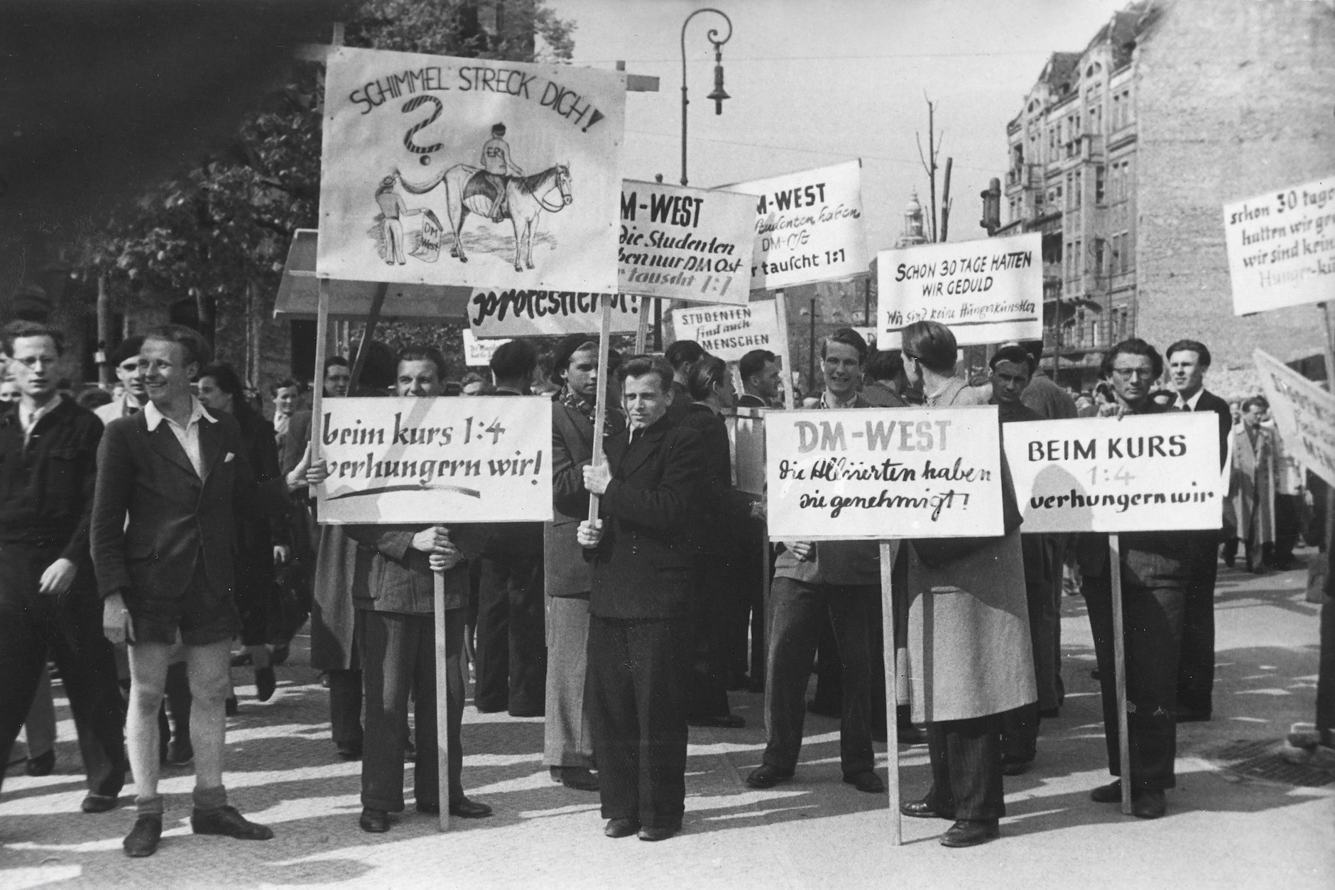 Berlin-Blockade und Berliner Luftbrücke: Die erste Schlacht des Kalten ...