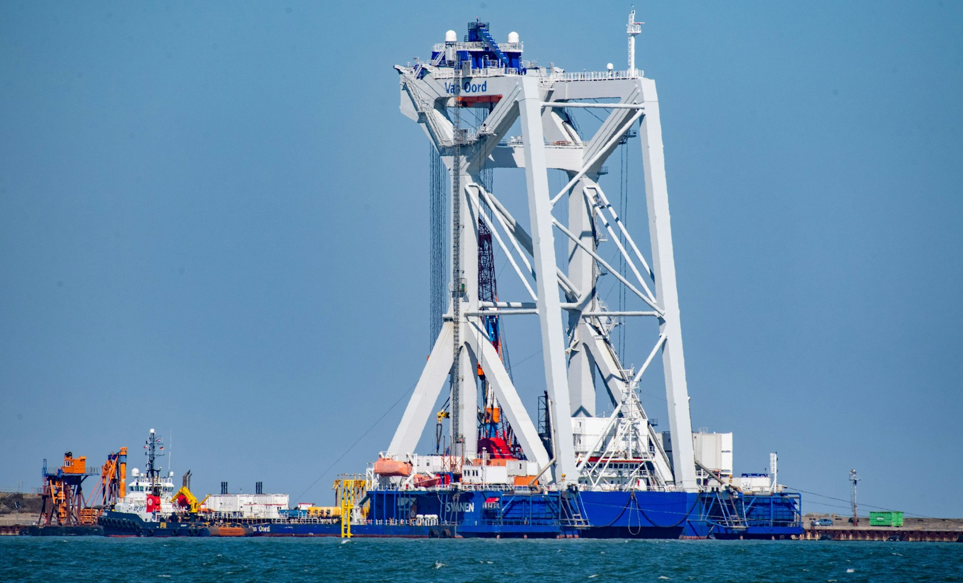 Schweriner Wirtschaftsministerium: Bund plant LNG-Terminal in Mukran ...