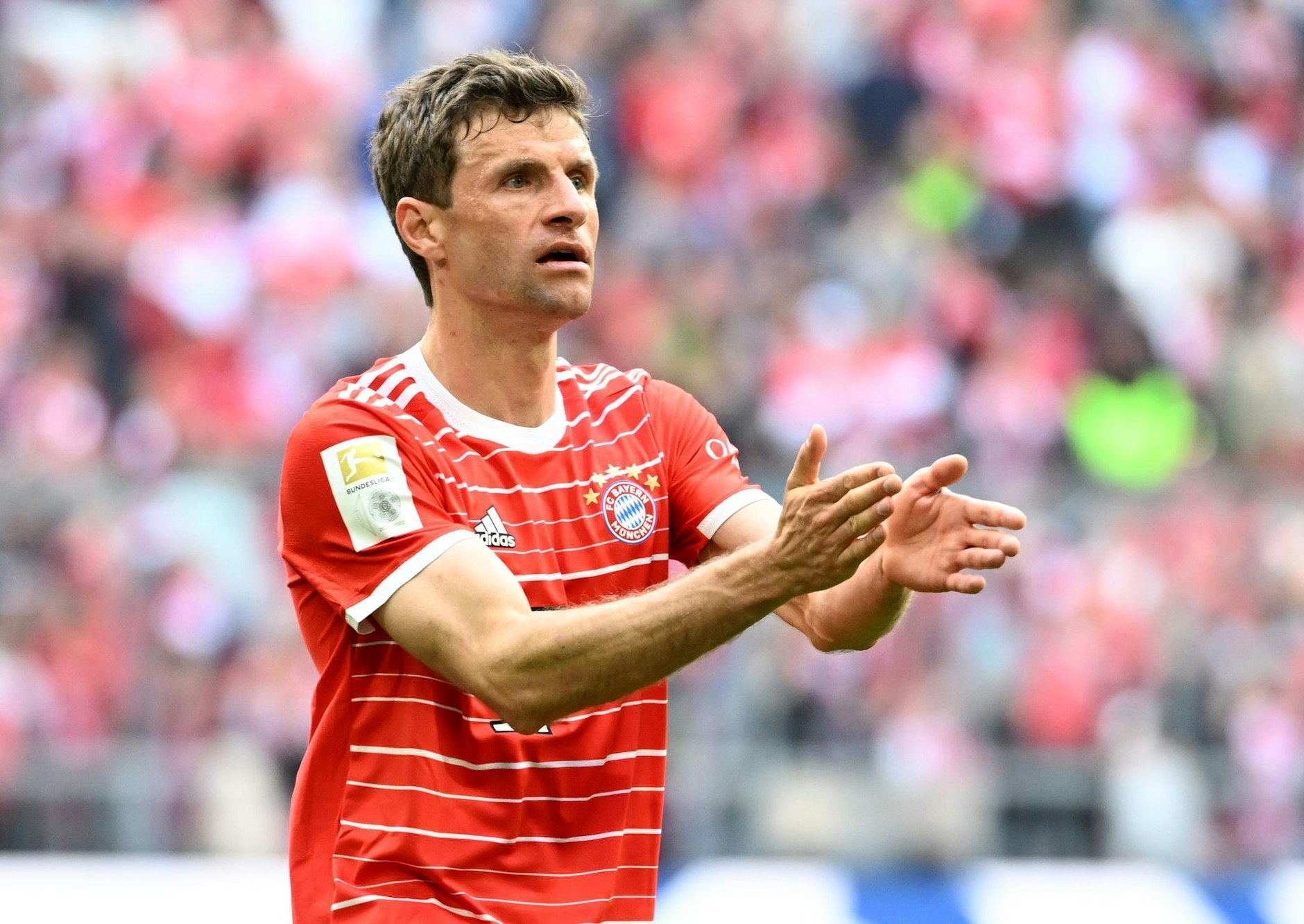 FC Bayern mit Thomas Müller gegen Schalke