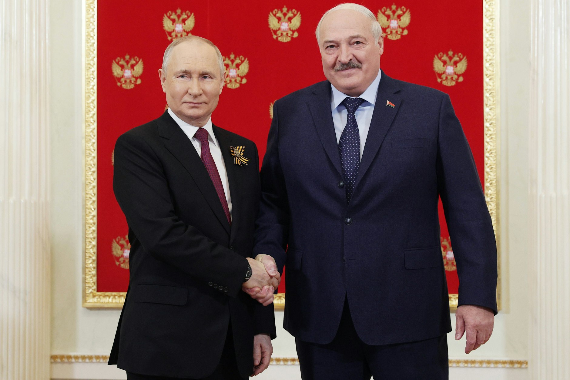 Was ist mit Lukaschenko? Belarus-Machthaber versetzt Putin und ist ...