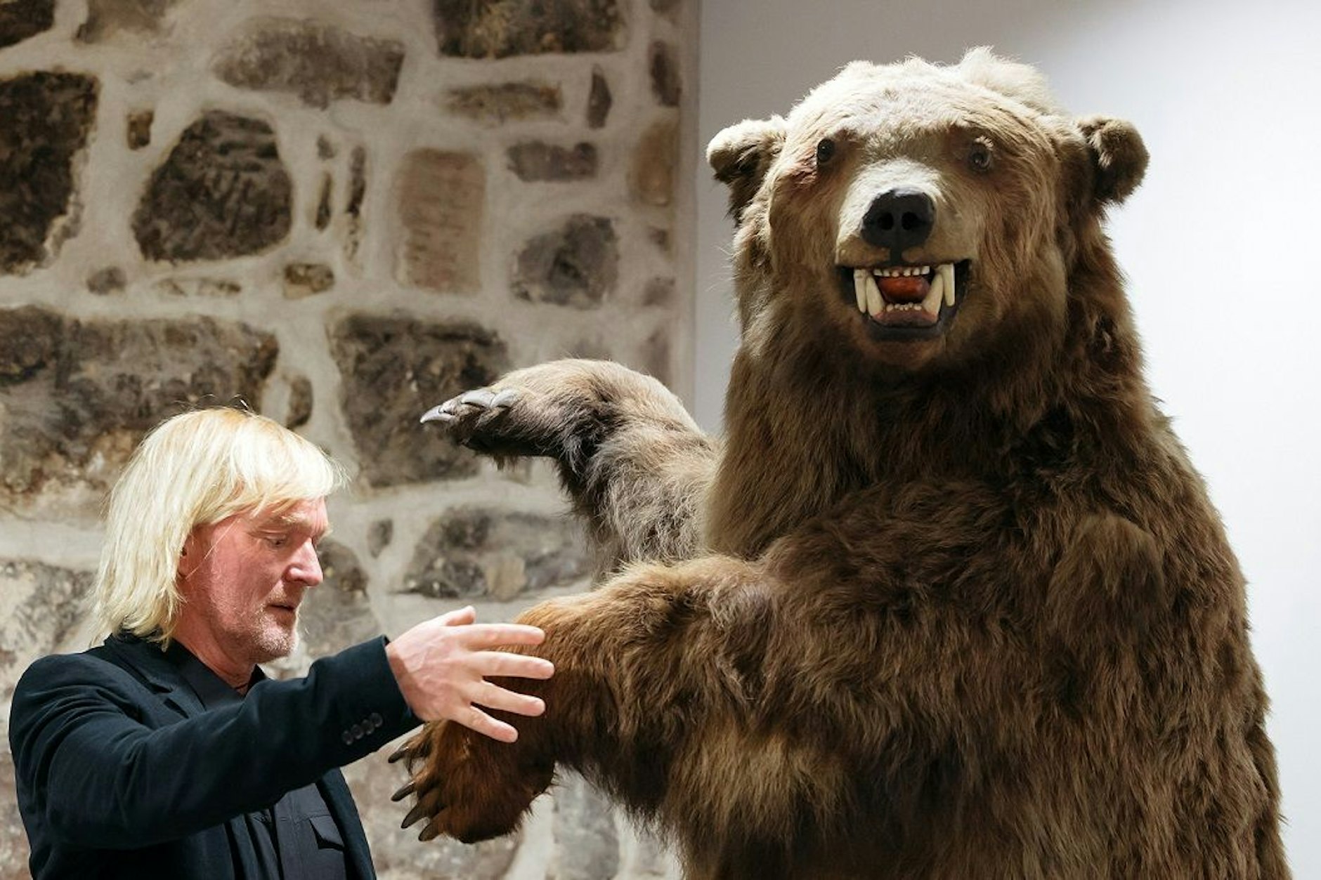 Andreas Kieling spricht über Bärenangriff – Kritik an blutiger Inszenierung