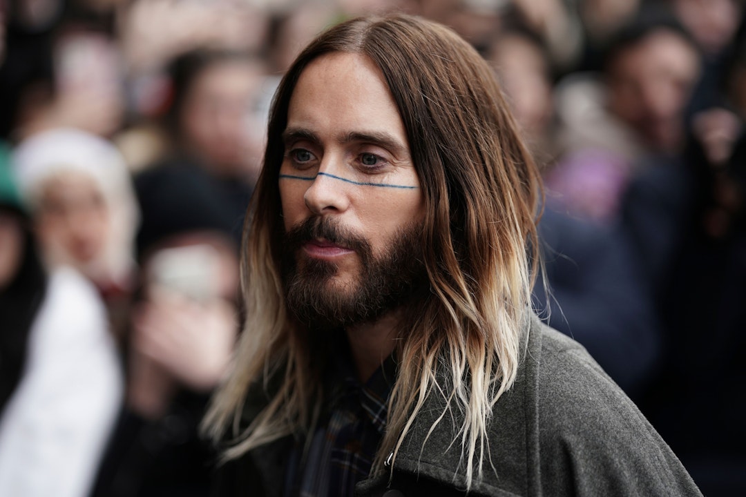 Berlin-Mitte: Jared Leto klettert Fassade von Hotel de Rome hoch