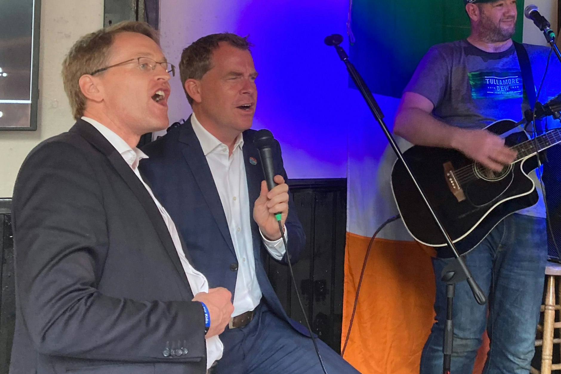 Darf ein Ministerpräsident den Partyhit „Layla“ mitsingen?