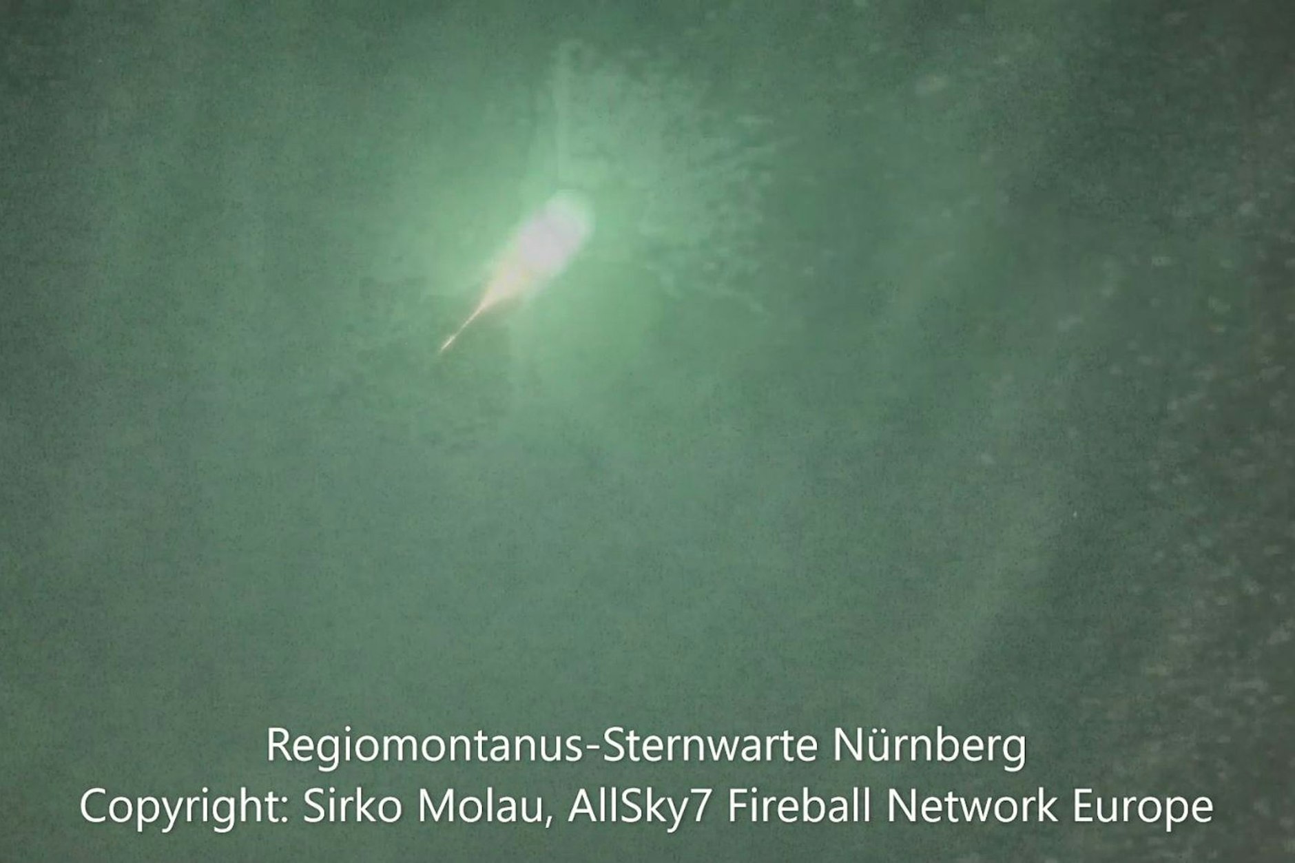 Spektakulärer Anblick über Deutschland: Meteoroid verglüht am Himmel