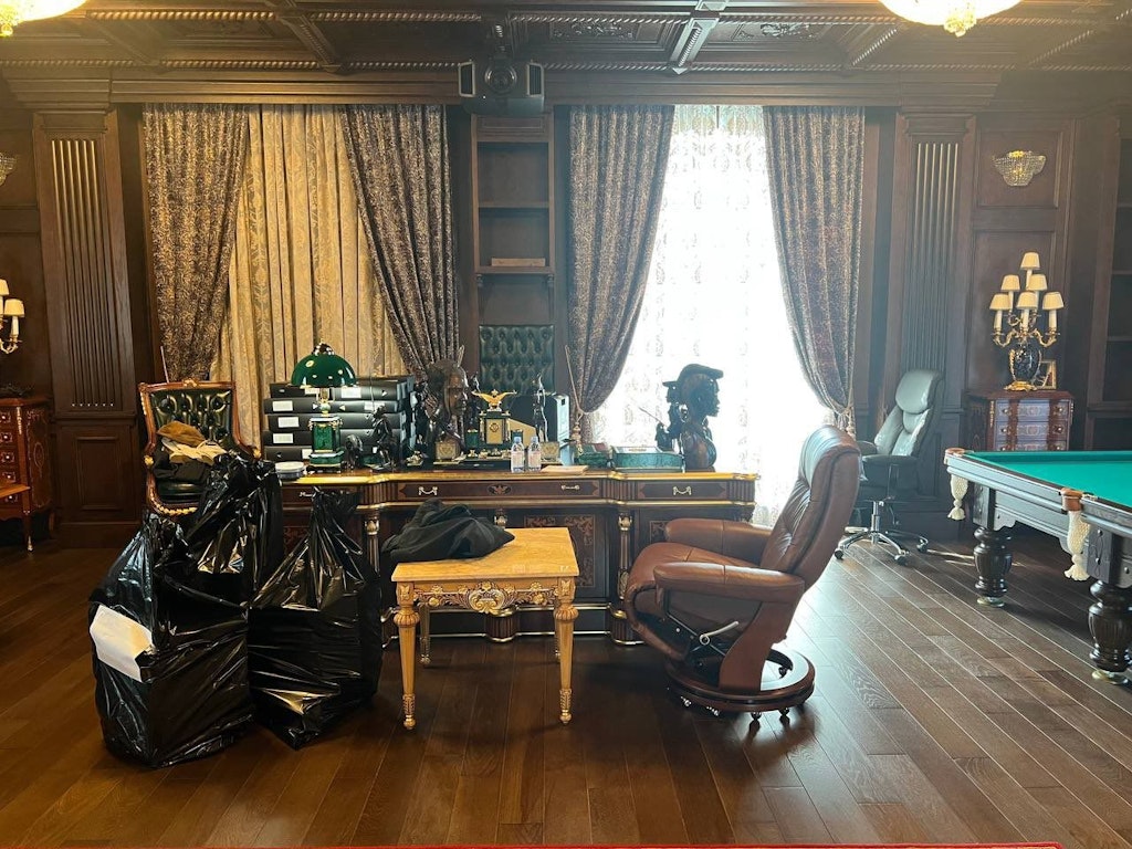 Jewgeni Prigoschin: Perücken, Waffen, Goldbarren – Aufnahmen aus Haus ...