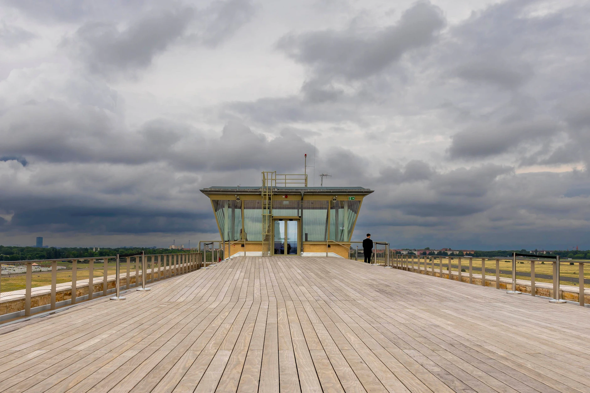 Flughafen-Tower Tempelhof: Nazi-Bauten derart zu denunzieren, ist ...