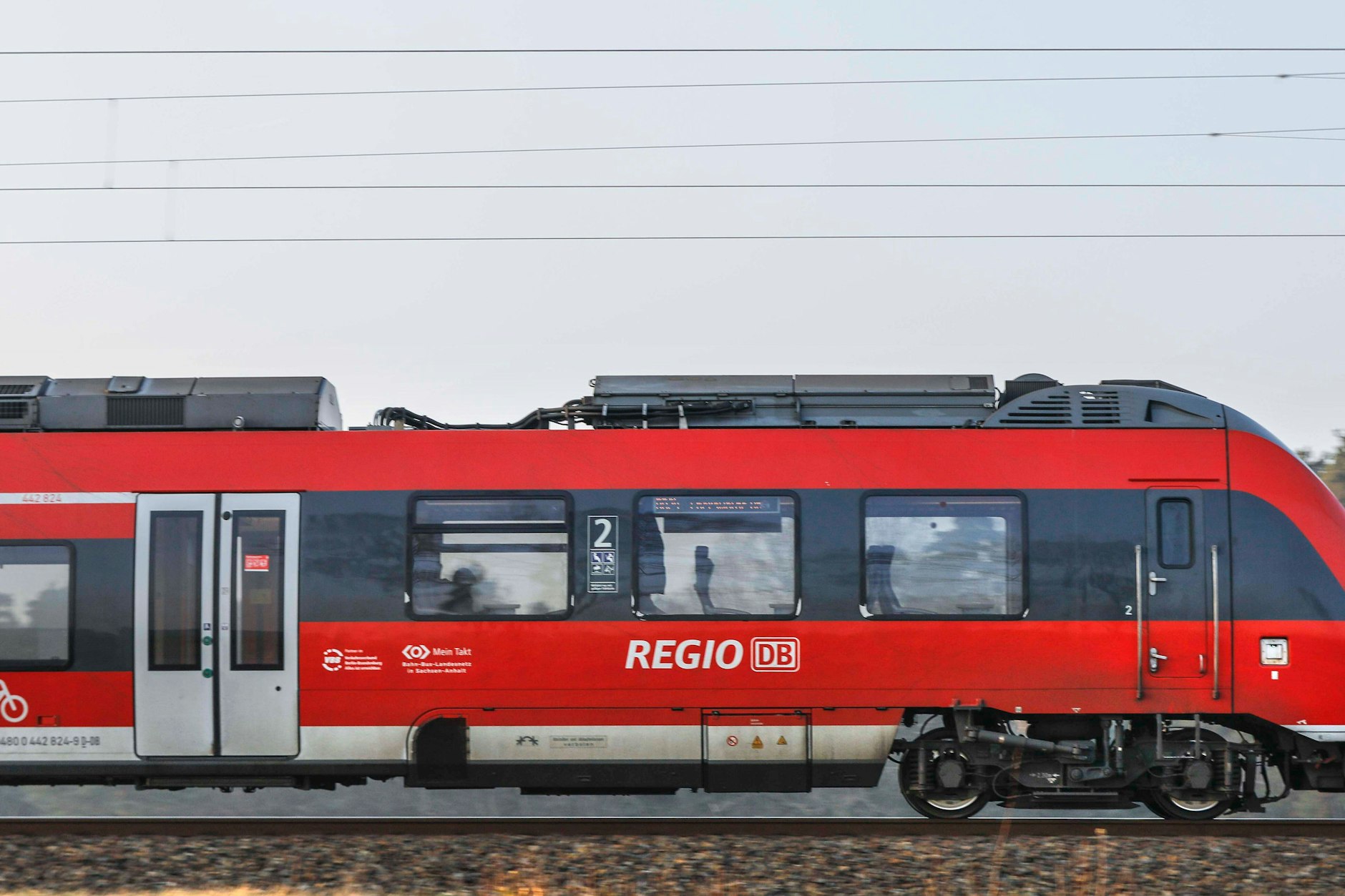 Oberhavel: Regionalzug mit 350 Reisenden auf dem Weg nach Berlin evakuiert