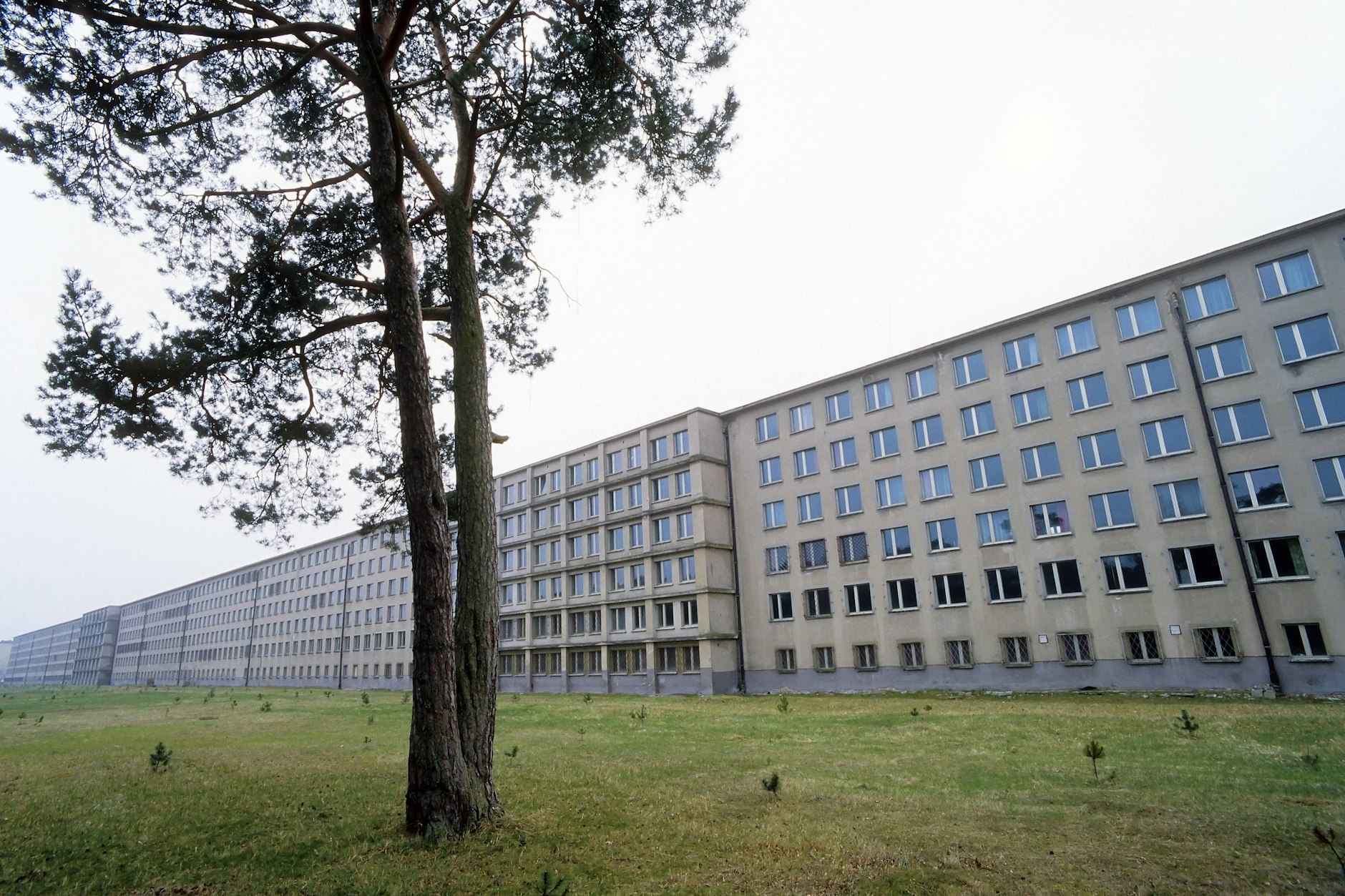 Prora: Zwischen NS-Größenwahn und Ostsee-Tourismus auf Rügen