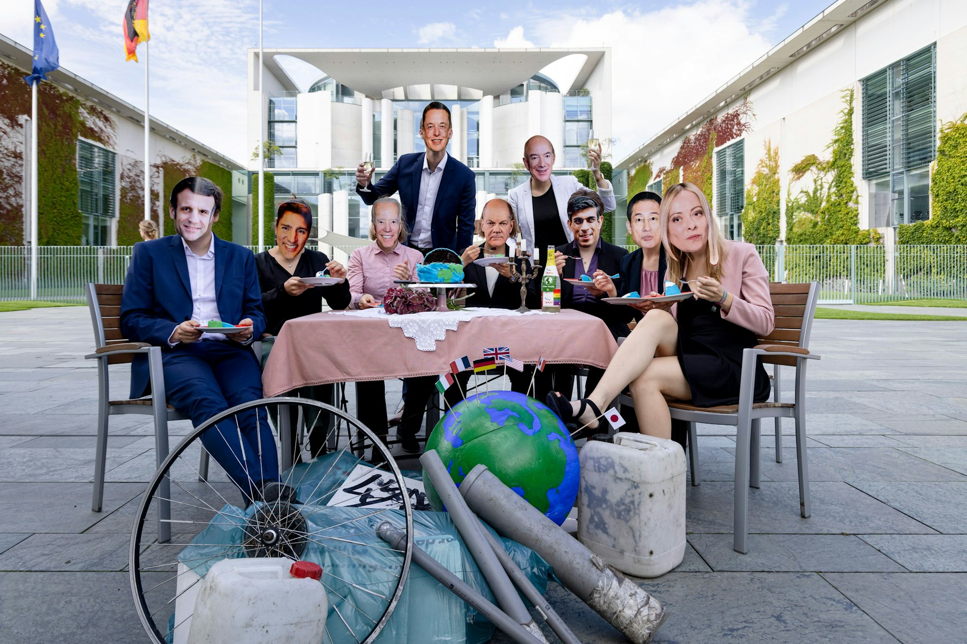 Aktion zum Erdüberlastungstag: G7-Chefs essen vor dem Kanzleramt einen ...