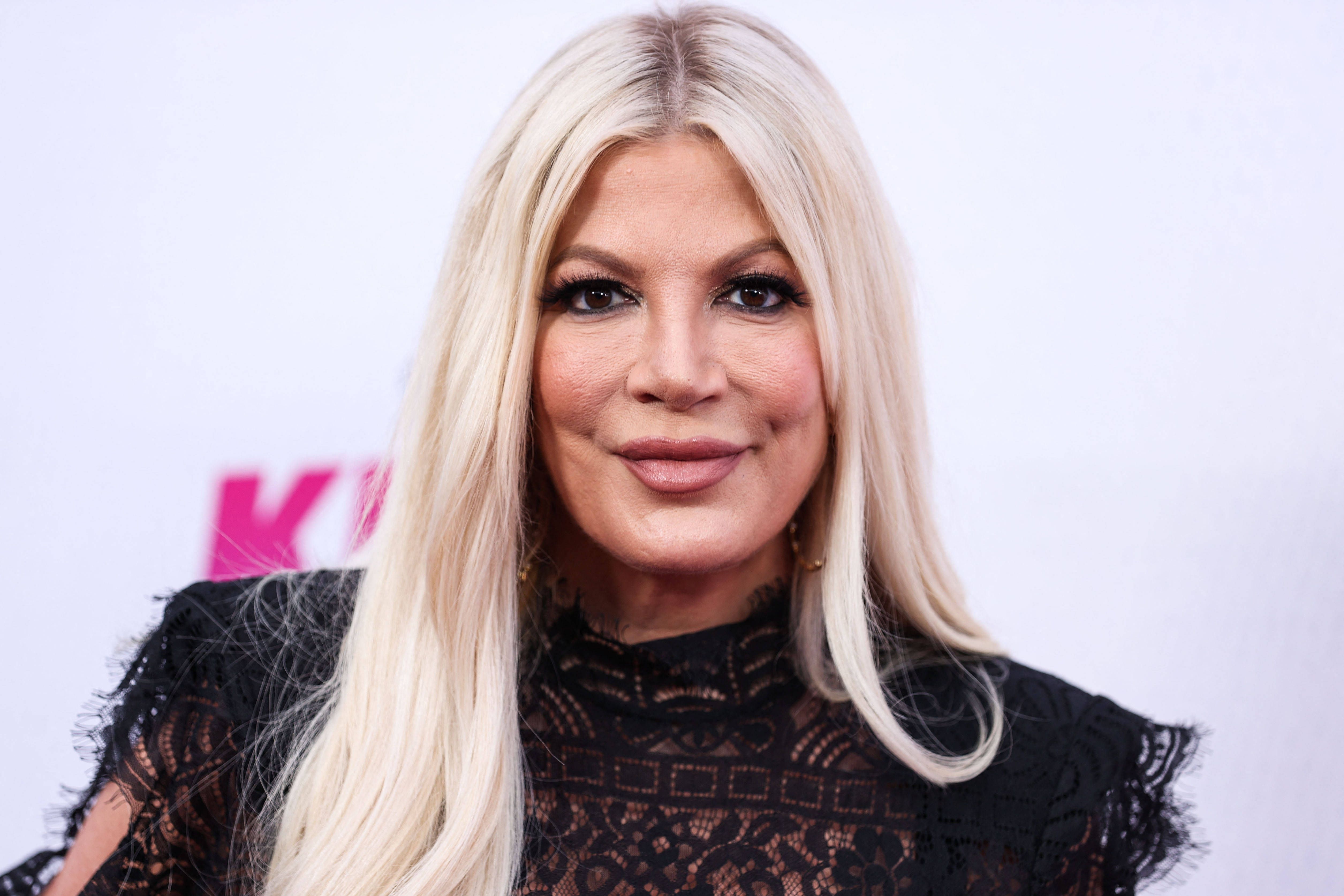 Tori Spelling zeigt Wohnwagen-Fotos: Lebt die Schauspielerin wirklich so?