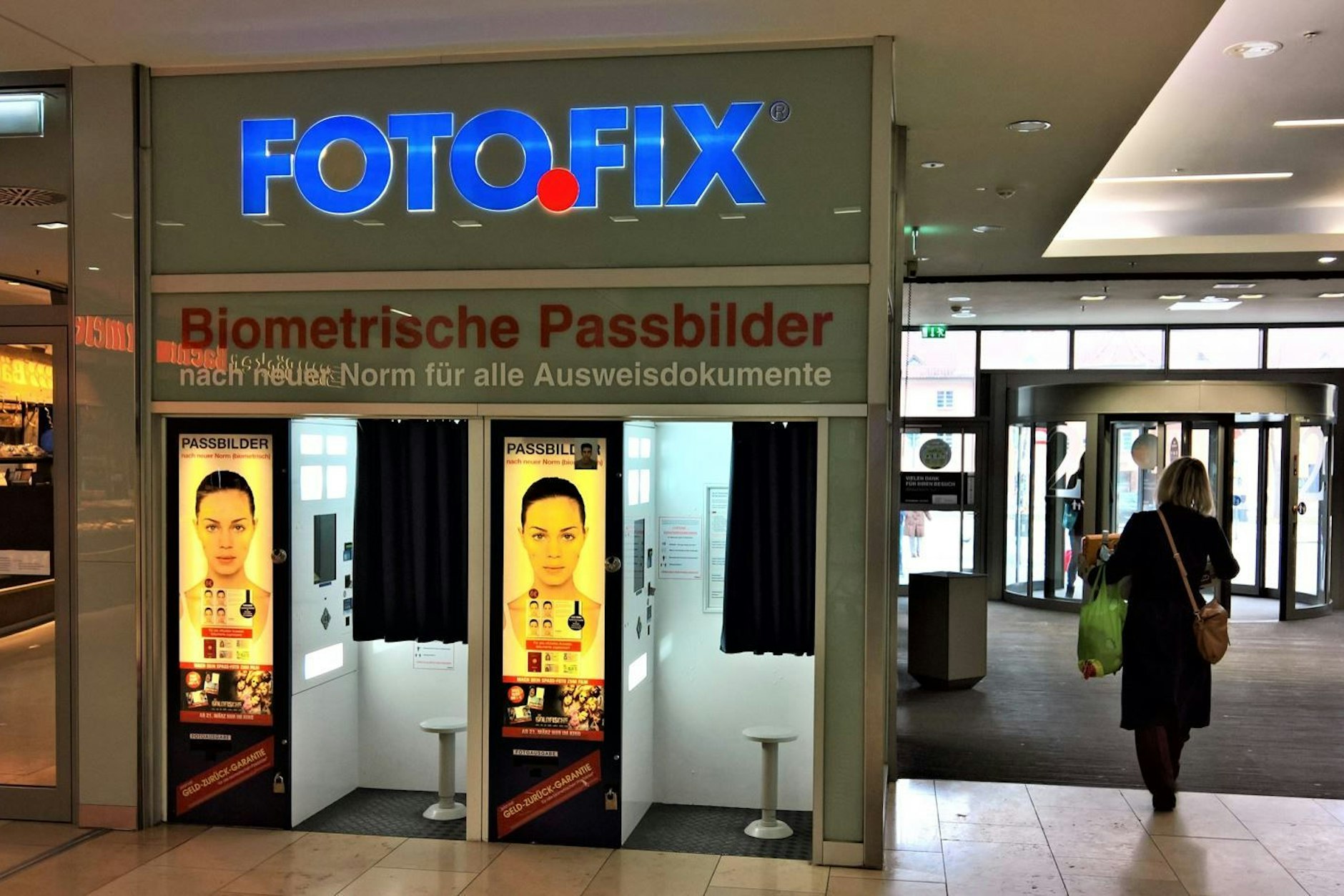 Aus für billige Perso-Fotos: Automatenanbieter laufen Sturm gegen ...