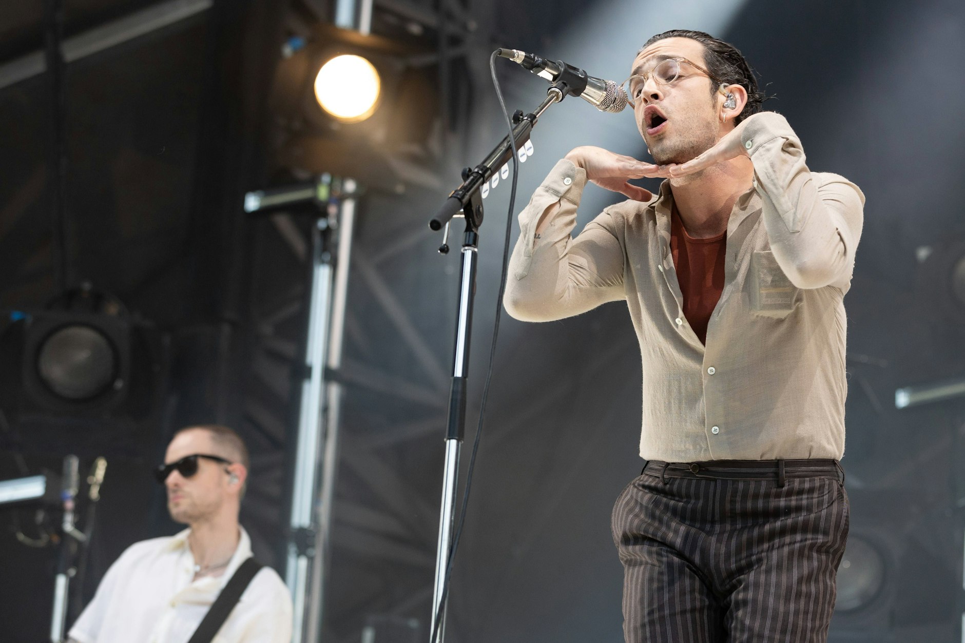 Wegen Männer-Kuss: Konzert-Veranstalter fordern 2,4 Millionen Euro von ...