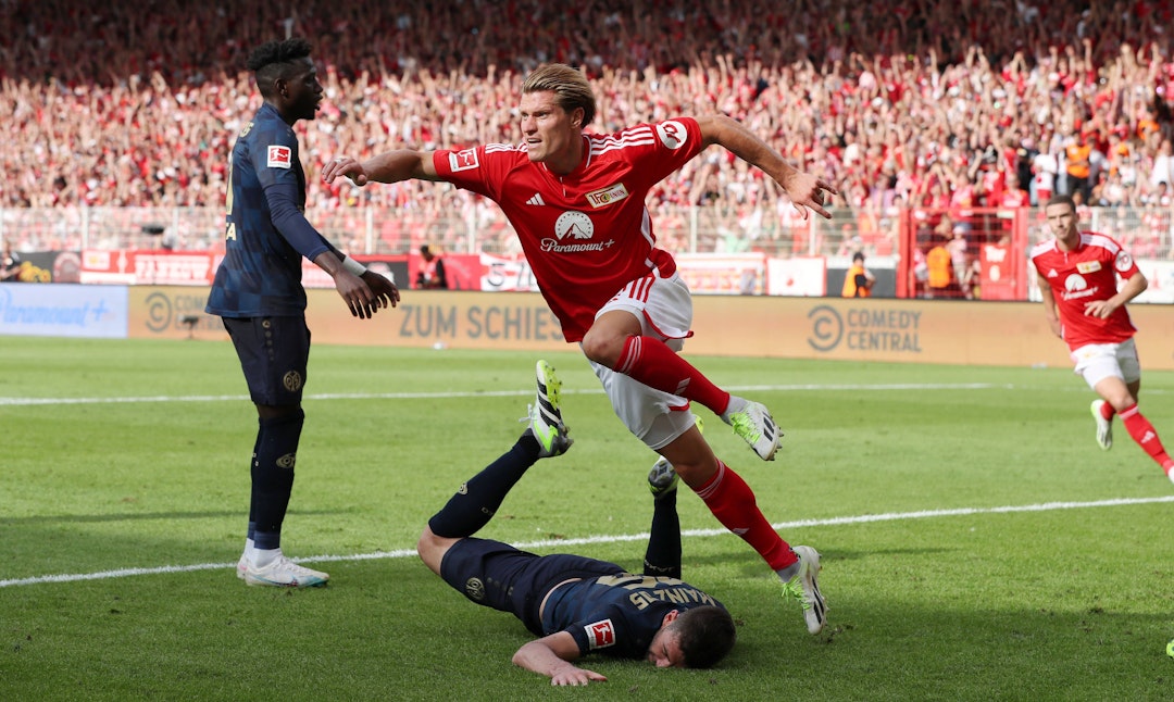 Dreifachschütze Kevin Behrens wird beim Thema Hansi ganz Profi