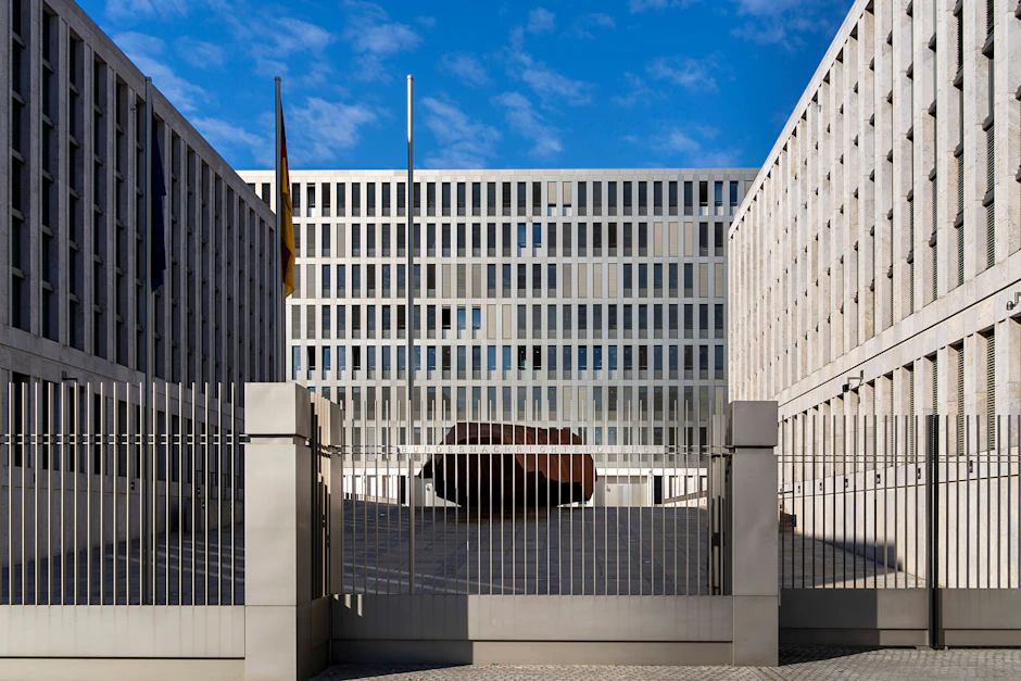 Anklage gegen mutmaßliche BND-Spione: Carsten L. und Arthur E. bekamen ...