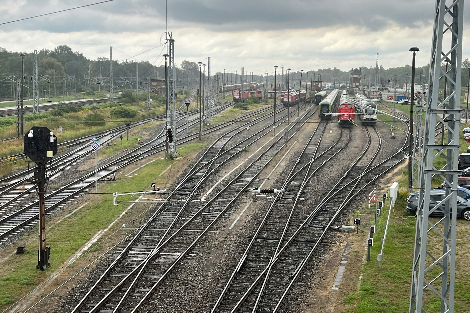 Wustermark: Für tot erklärt, jetzt voller Leben – wie ein Bahnhof bei ...