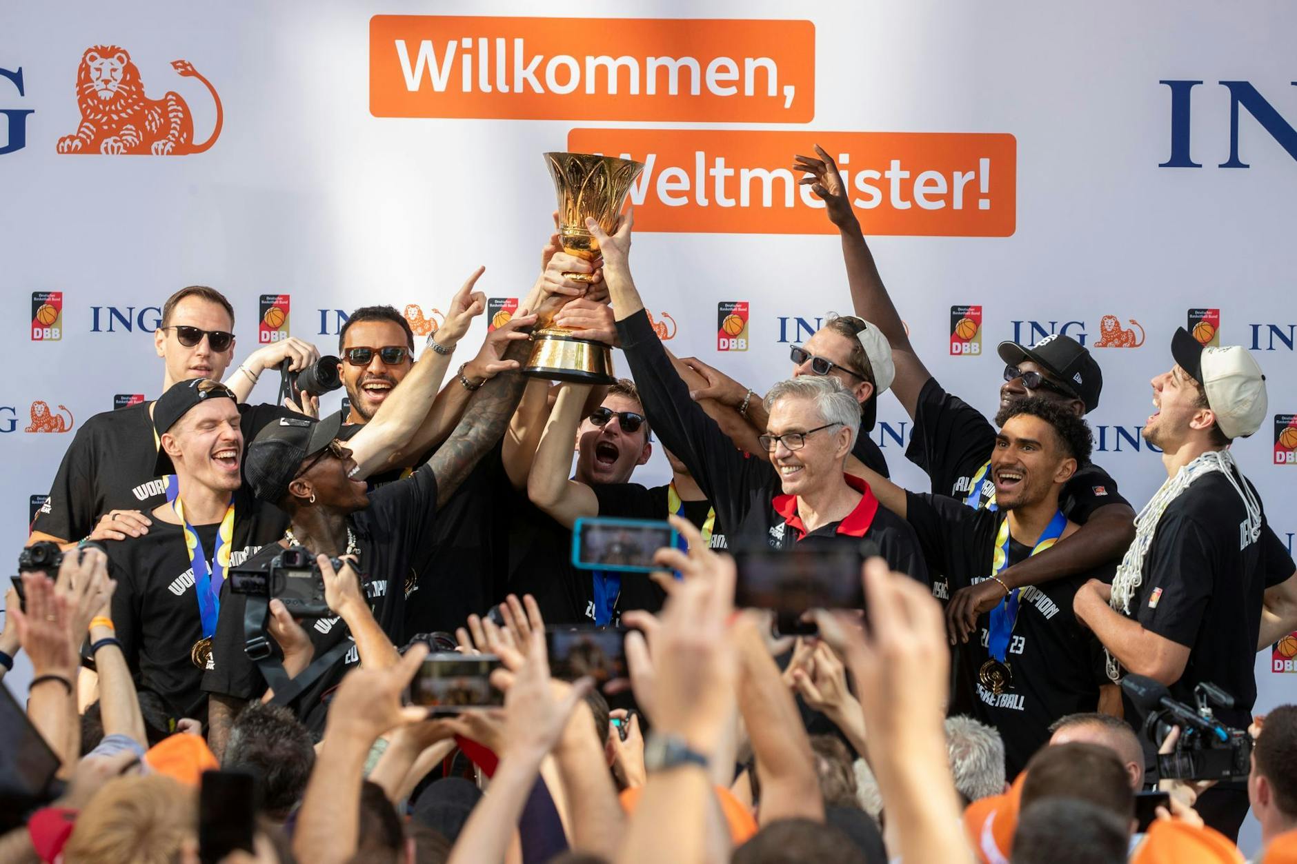 Toller Empfang für Basketball-Weltmeister Toller Empfang für Basketball-Weltmeister