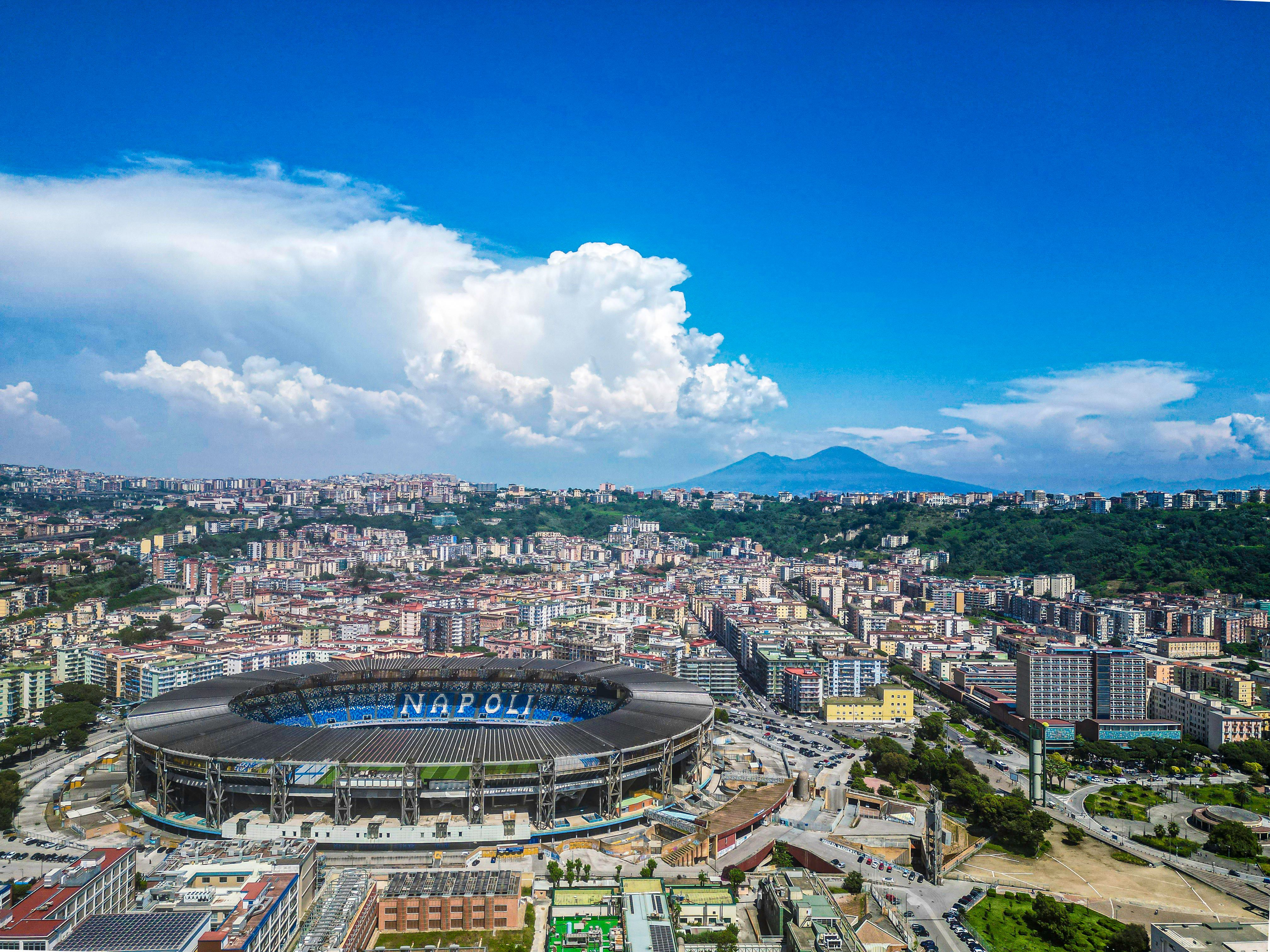 Supervulkan bei Neapel: Was passiert gerade wirklich an den ...