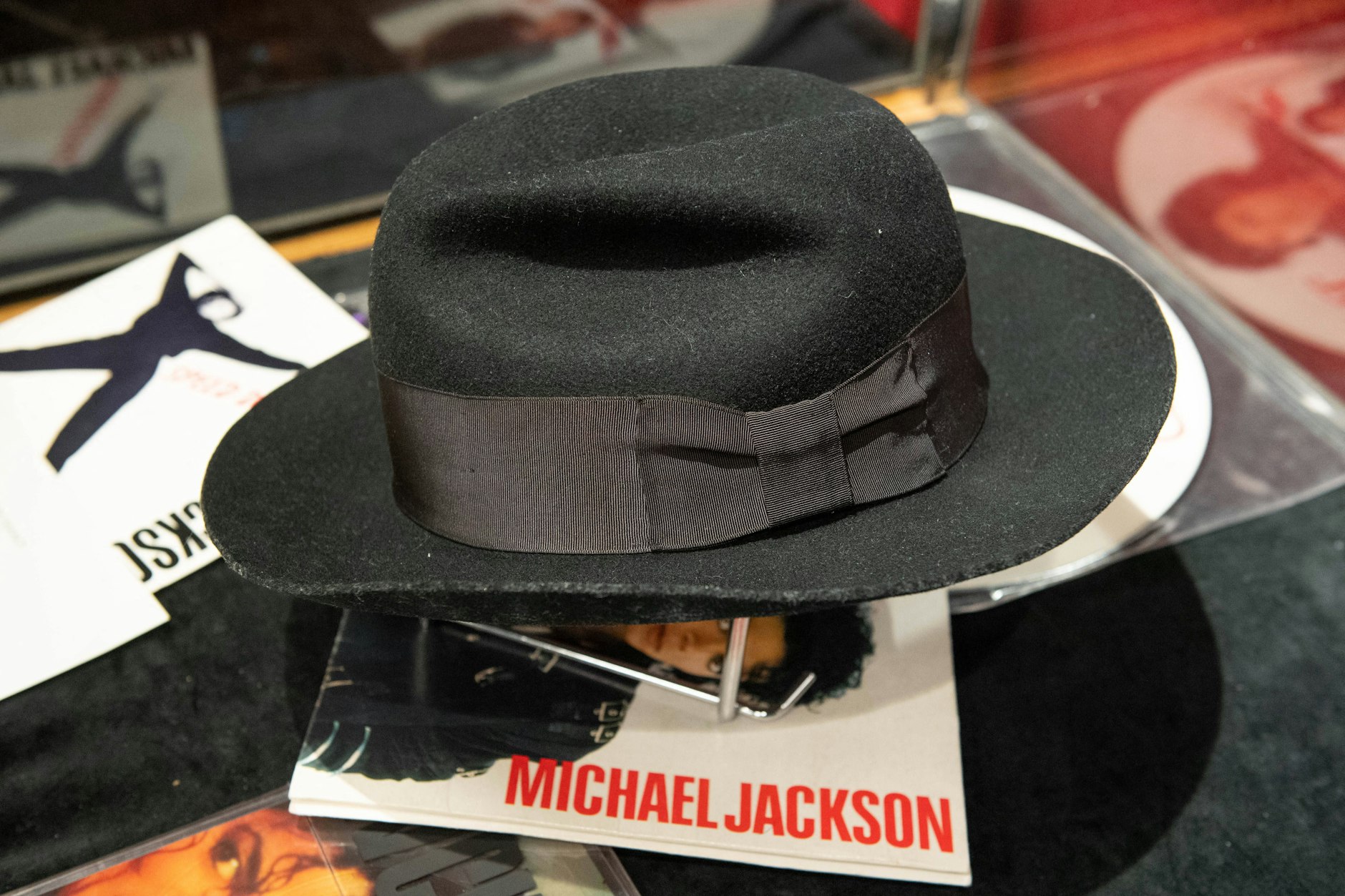 Michael Jacksons „Moonwalk“-Hut für 78.000 Euro versteigert