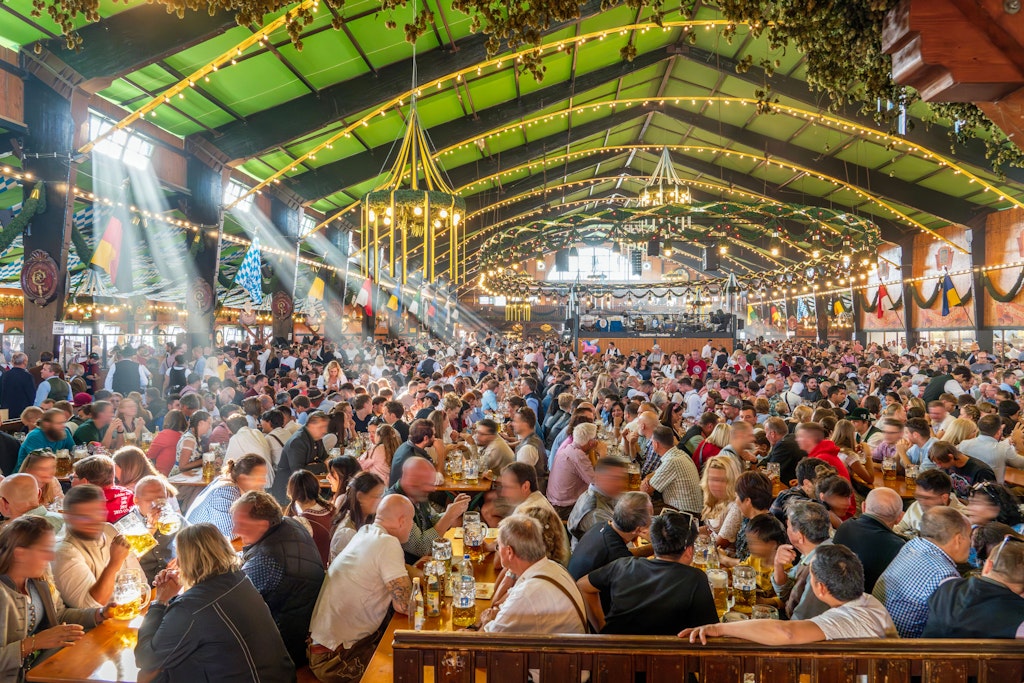 Irre! So viel verdient ein Wirt auf dem Oktoberfest, wenn im Festzelt ...