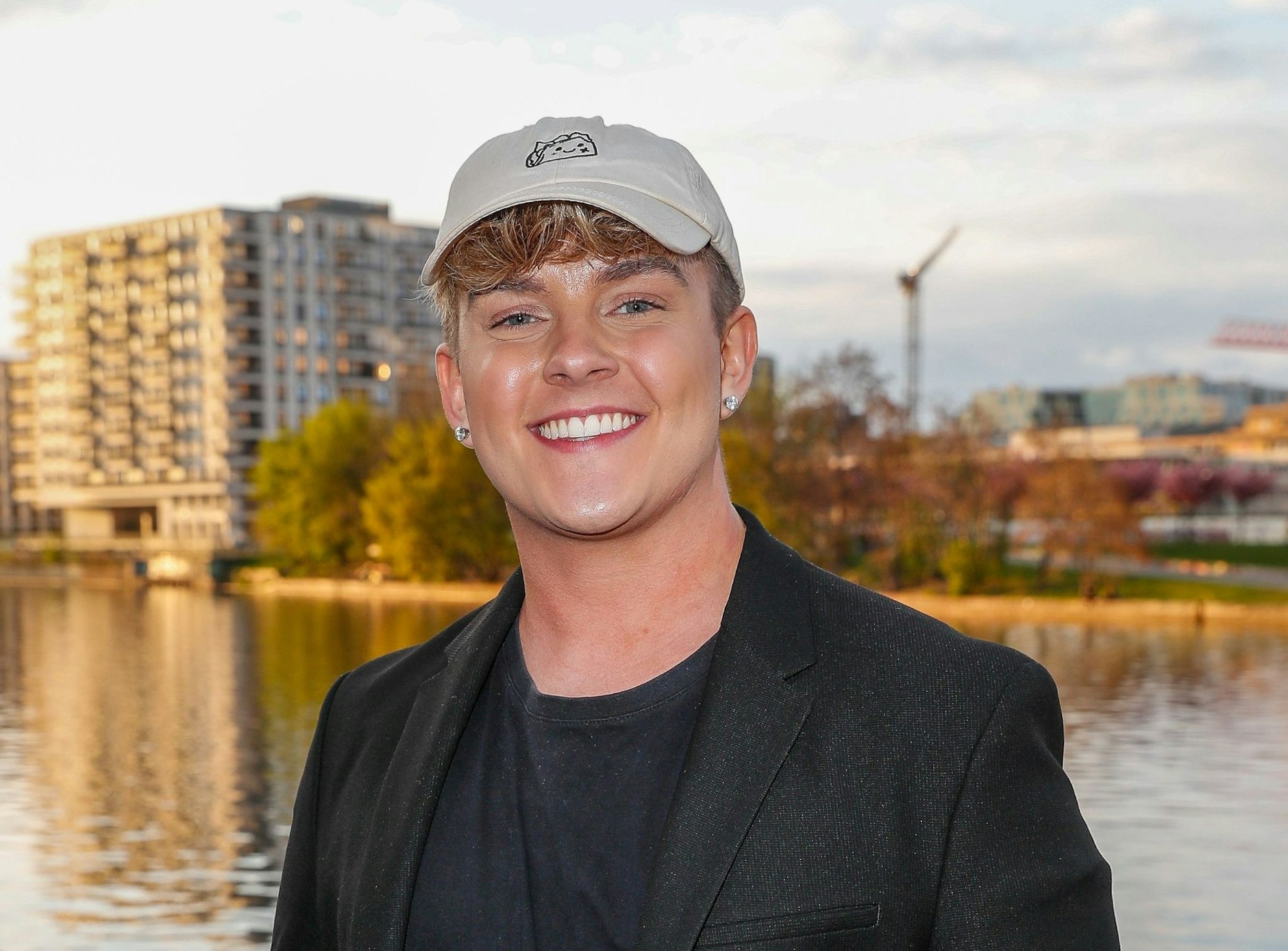 Influencer twenty4tim steigt auf Platz eins der Charts ein