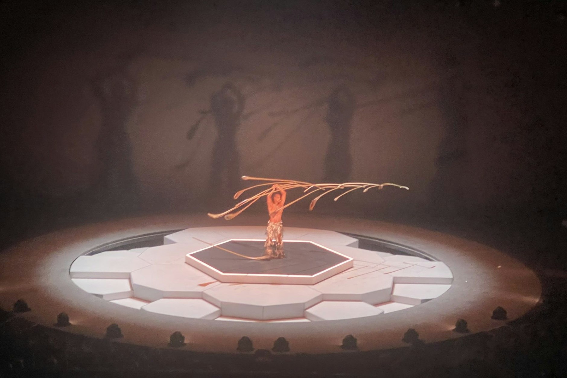 Friedrichstadt-Palast – Neue Show „Falling – In Love“: Das Ding mit der ...