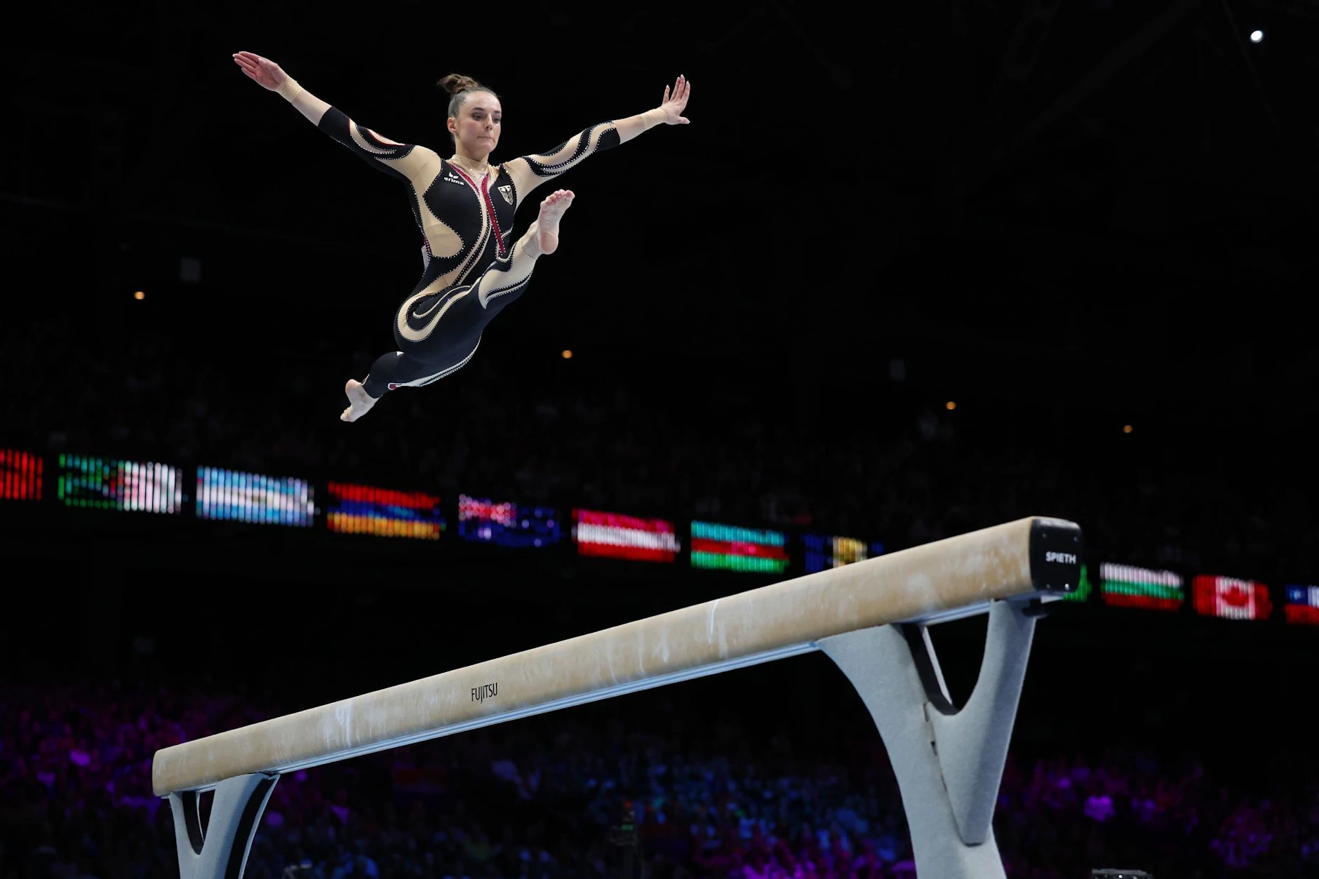 Schäfer Betz Wm Achte Am Balken Vier Titel Für Biles