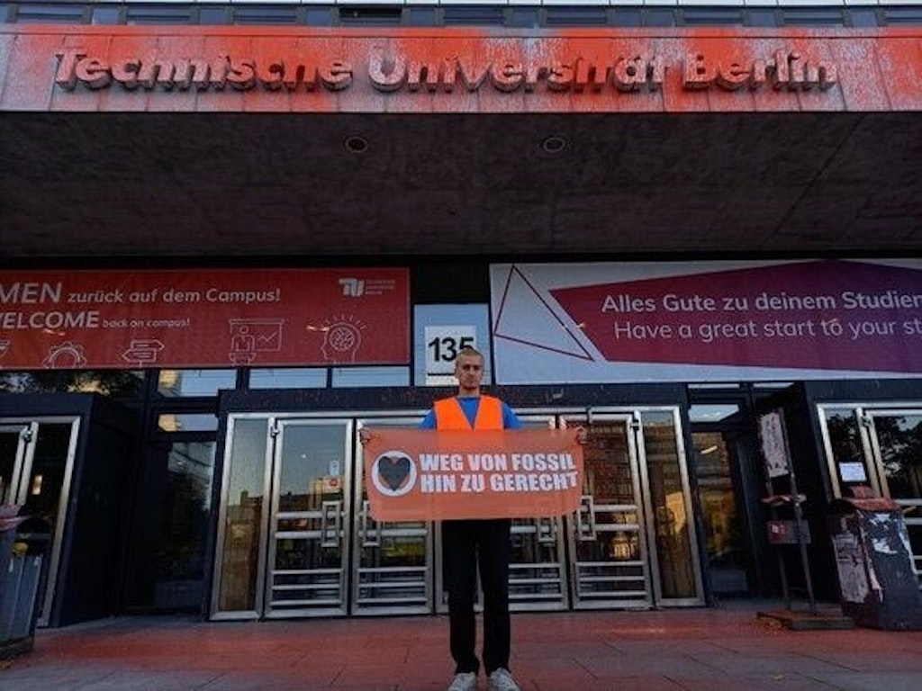 Berlin: Letzte Generation besprüht Technische Universität mit Farbe